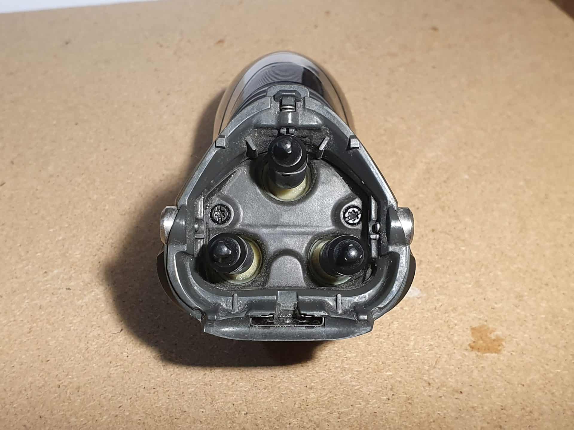 Tutorial: Akkutausch Philips PowerTouch PT920 Rasierer - MatHags Blog