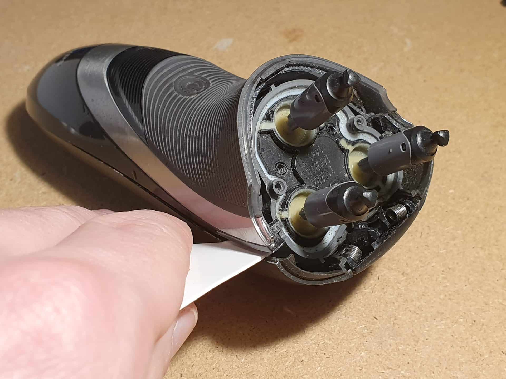 Tutorial: Akkutausch Philips PowerTouch PT920 Rasierer - MatHags Blog