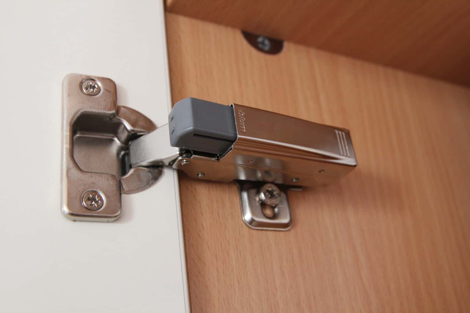 Empfehlung: Laute Schranktüren ade - Softclose schnell und werkzeuglos nachrüsten - MatHags Blog